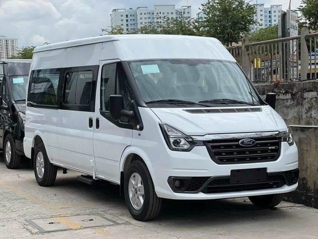 Giá Ford Transit 16 chỗ: Giá xe & Khuyến mãi lăn bánh mới nhất